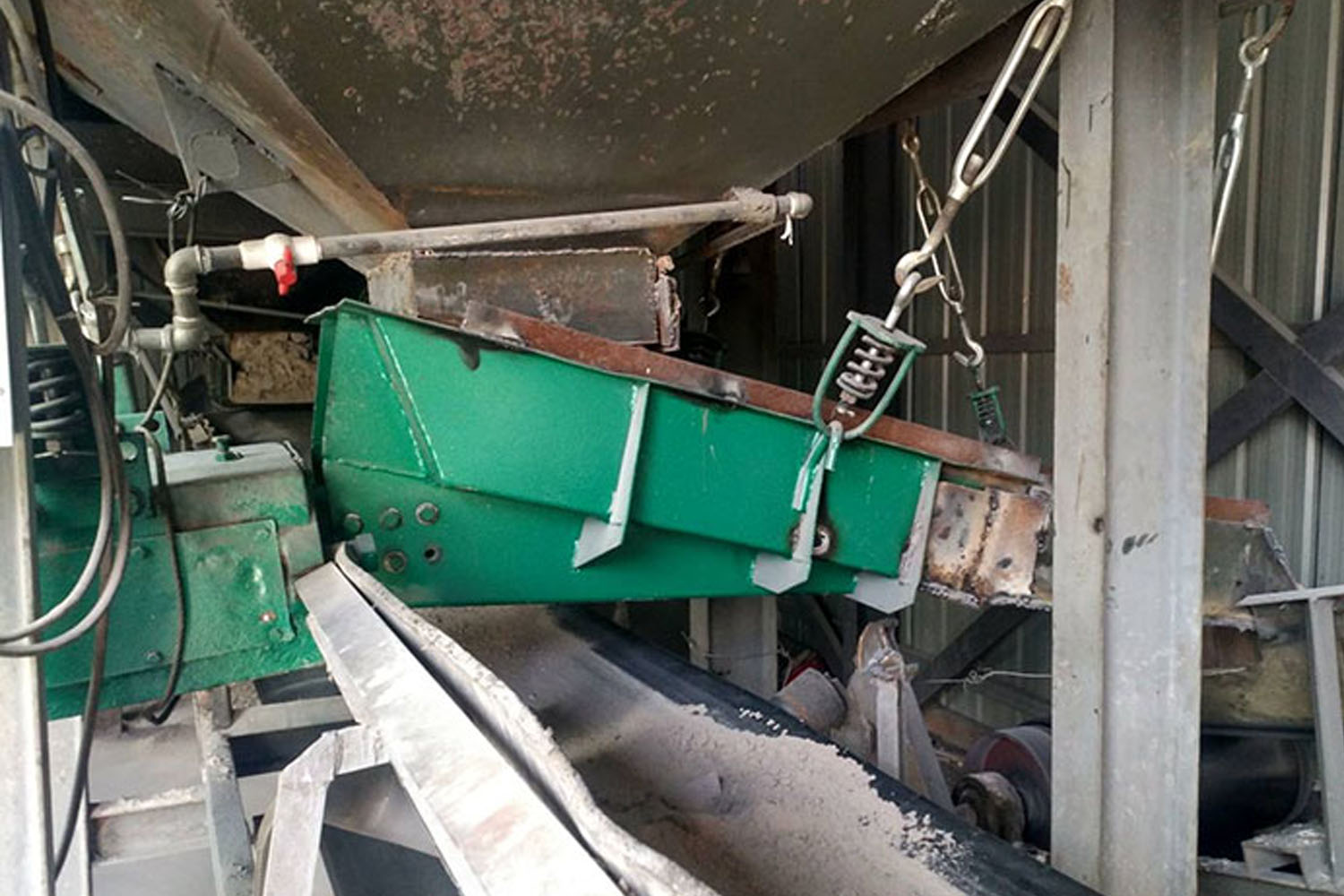 Five characteristics of electromagnetic vibrating feeder